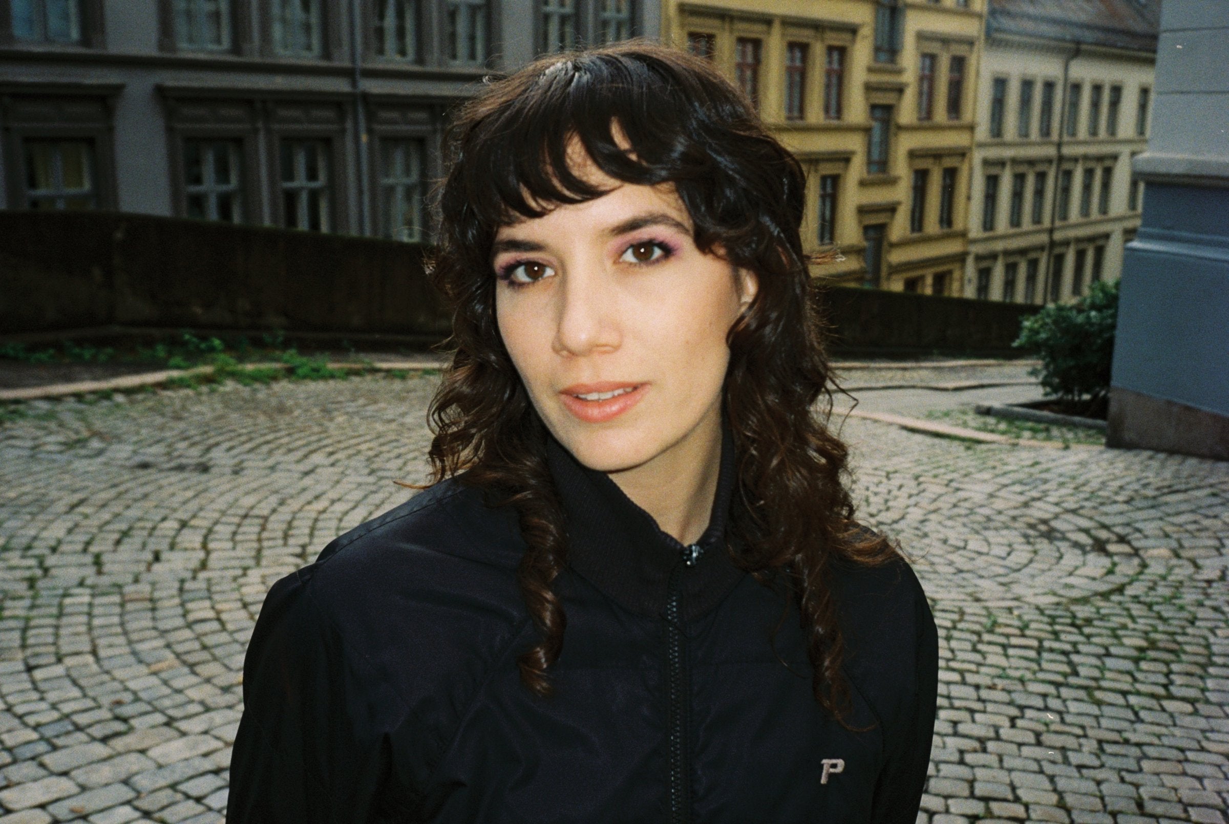 Anmeldelse av albumet «Little Storm» av Beth McBride, alias Bethany ...