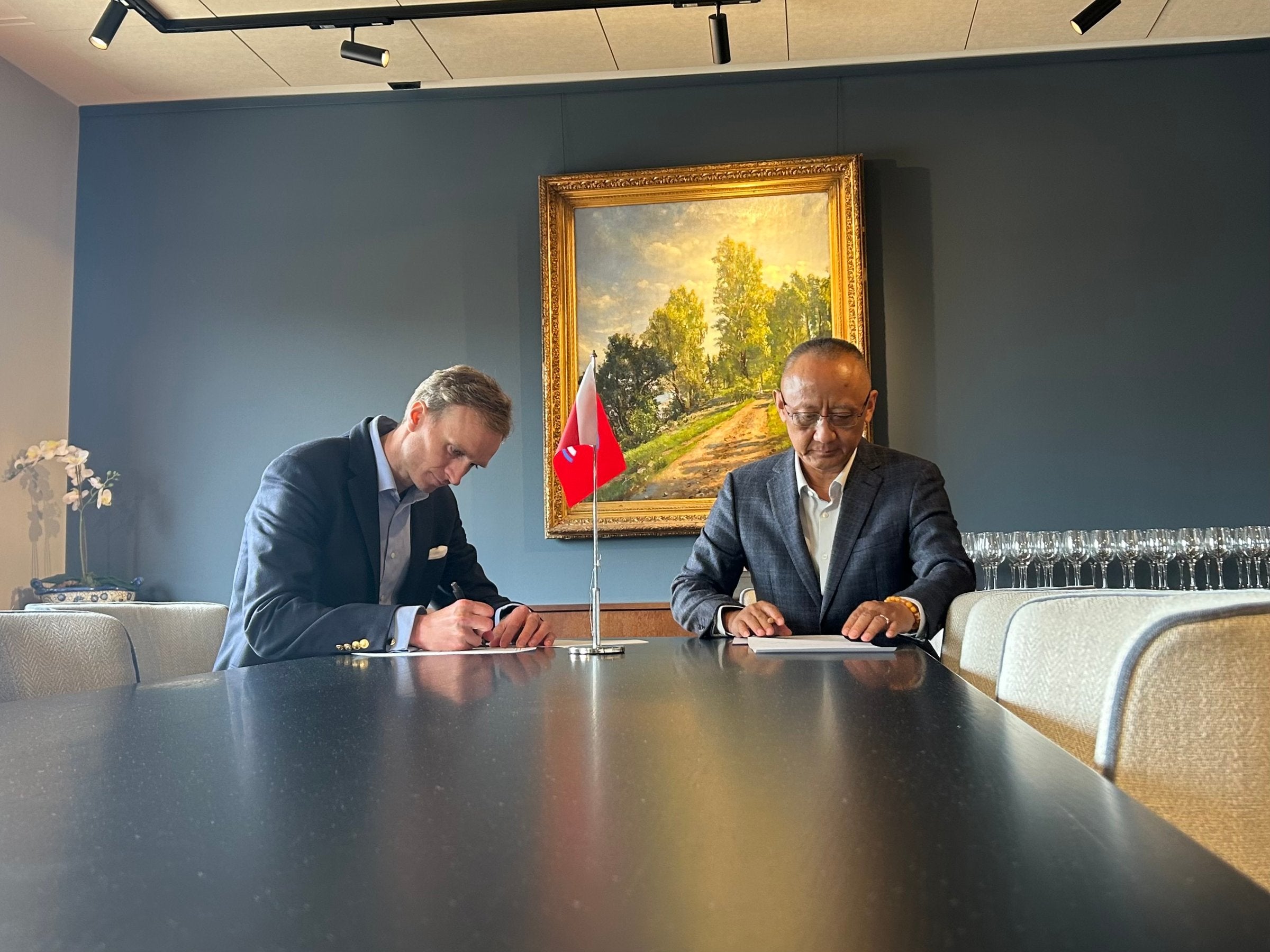 Eitzen orders electric-powered container ship pair