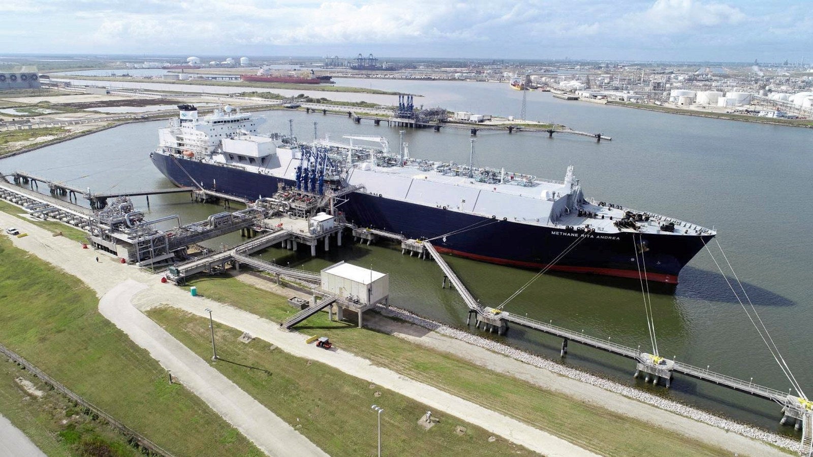 LNG spot rates threaten to nosedive but period levels hold firm