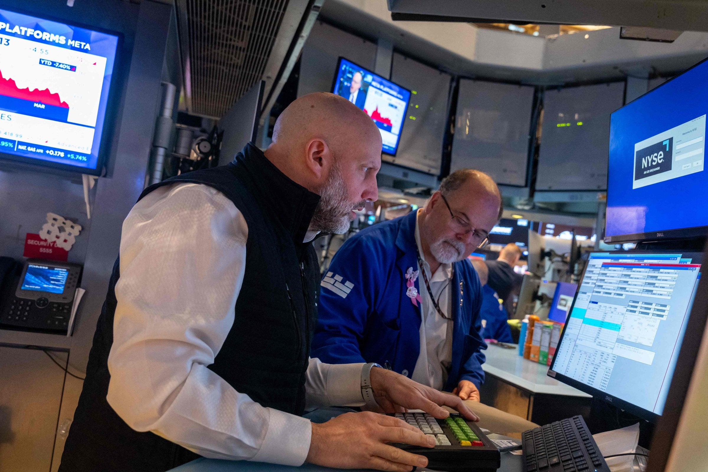 Oil falls from Thursday highs amid volatile trading day after latest ...
