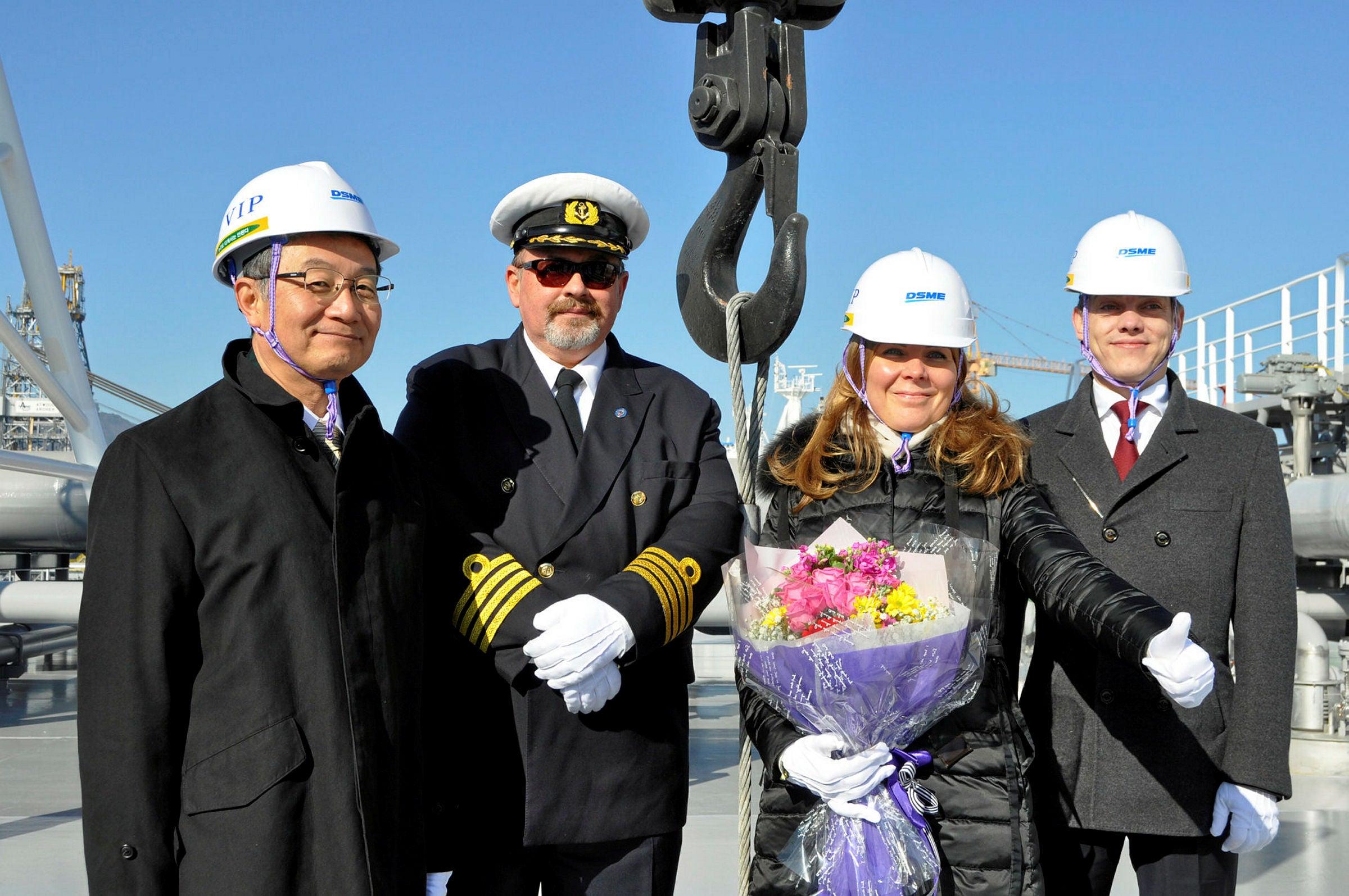 Sun shines on naming ceremony for MOL-Cosco LNG ice-breaker