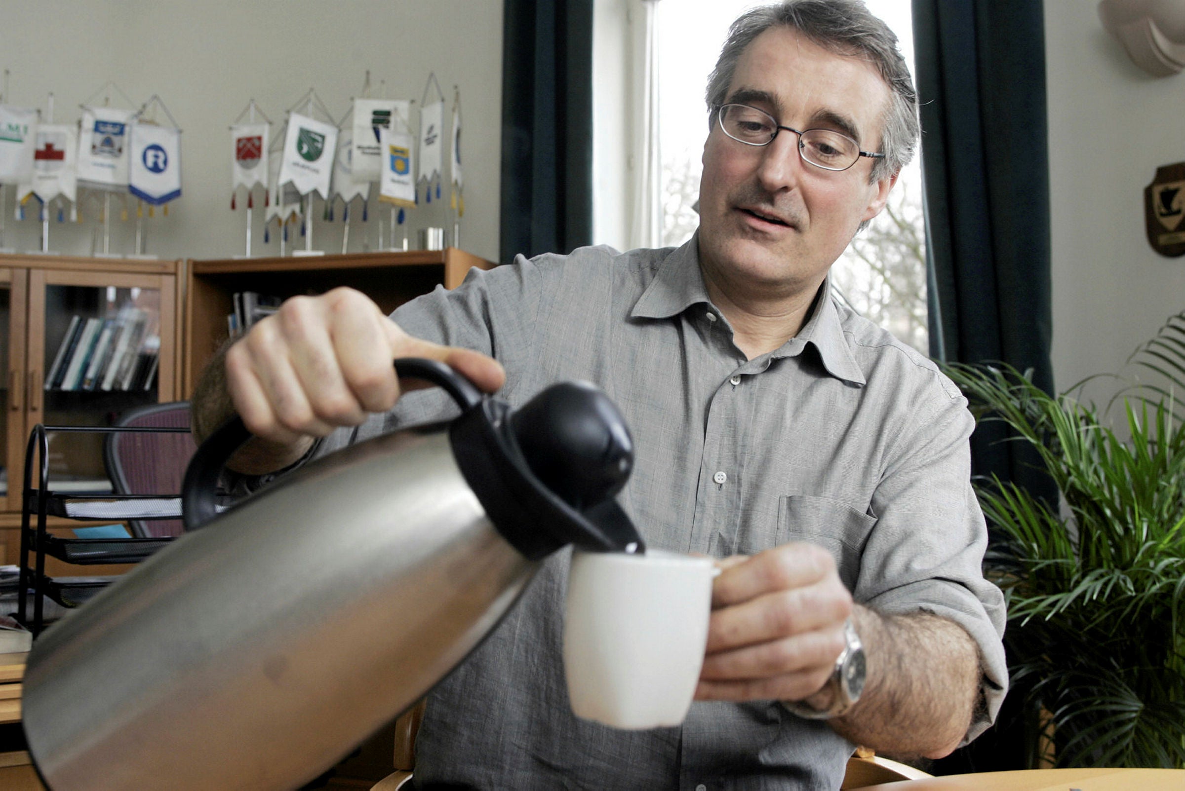 Jan Henry T. Olsen er død