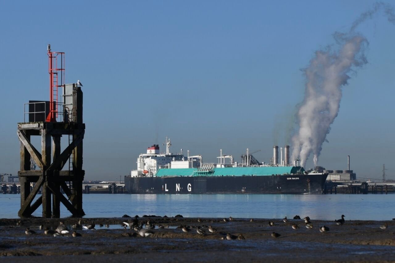 Laid-up MISC LNG carrier duo sold on as trading buys