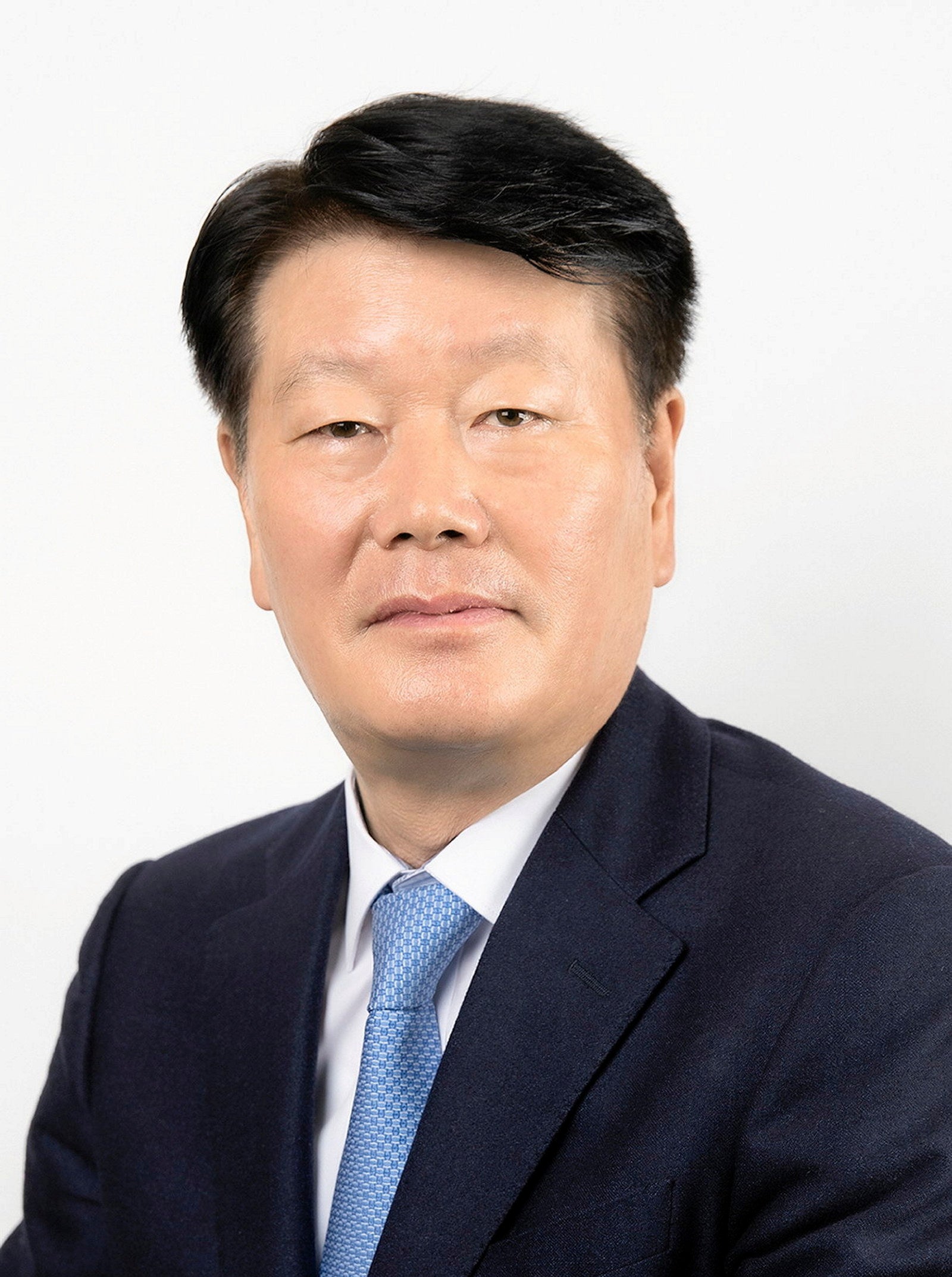Cash-rich HMM expands into the red-hot car carrier sector
