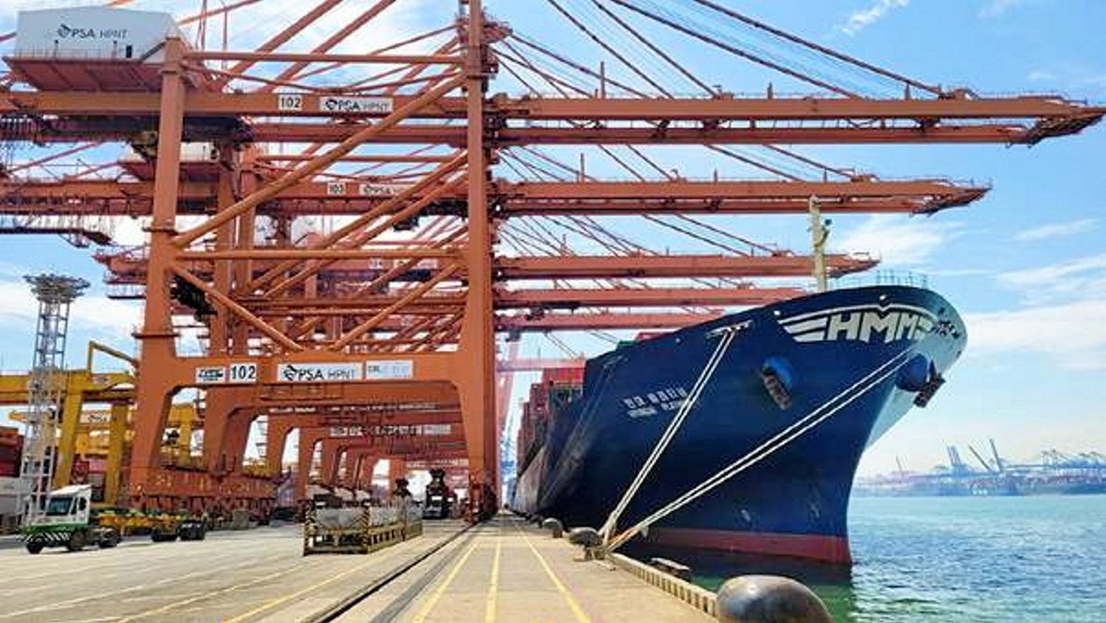 HMM keeps foot on growth gas with $300m purchase of five container ...
