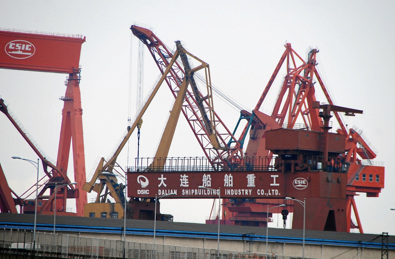 DSIC seals ultra-large container ship and handysize bulker orders