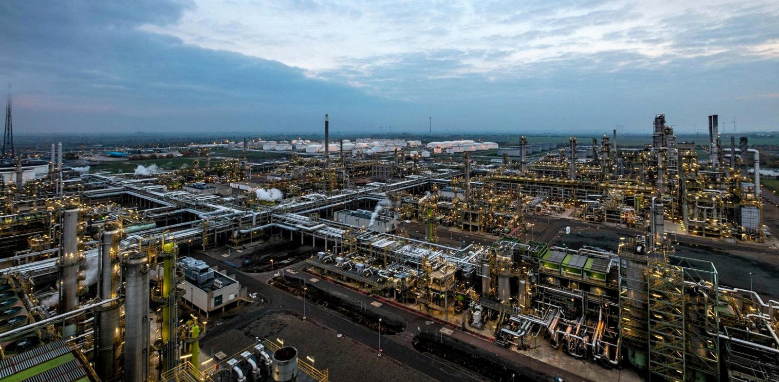 TotalEnergies to switch from grey to green hydrogen at German refinery ...