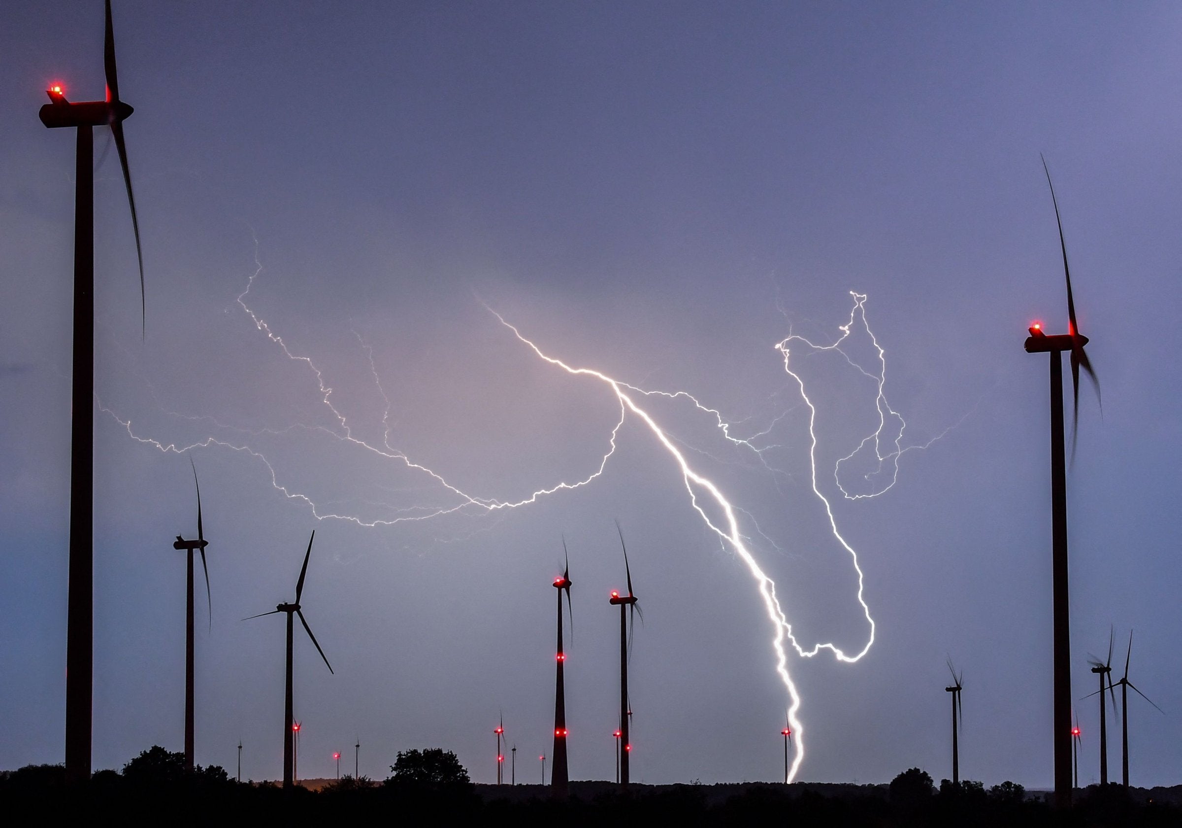 Suspected lightning strike sends parts flying off turbine at UK wind ...