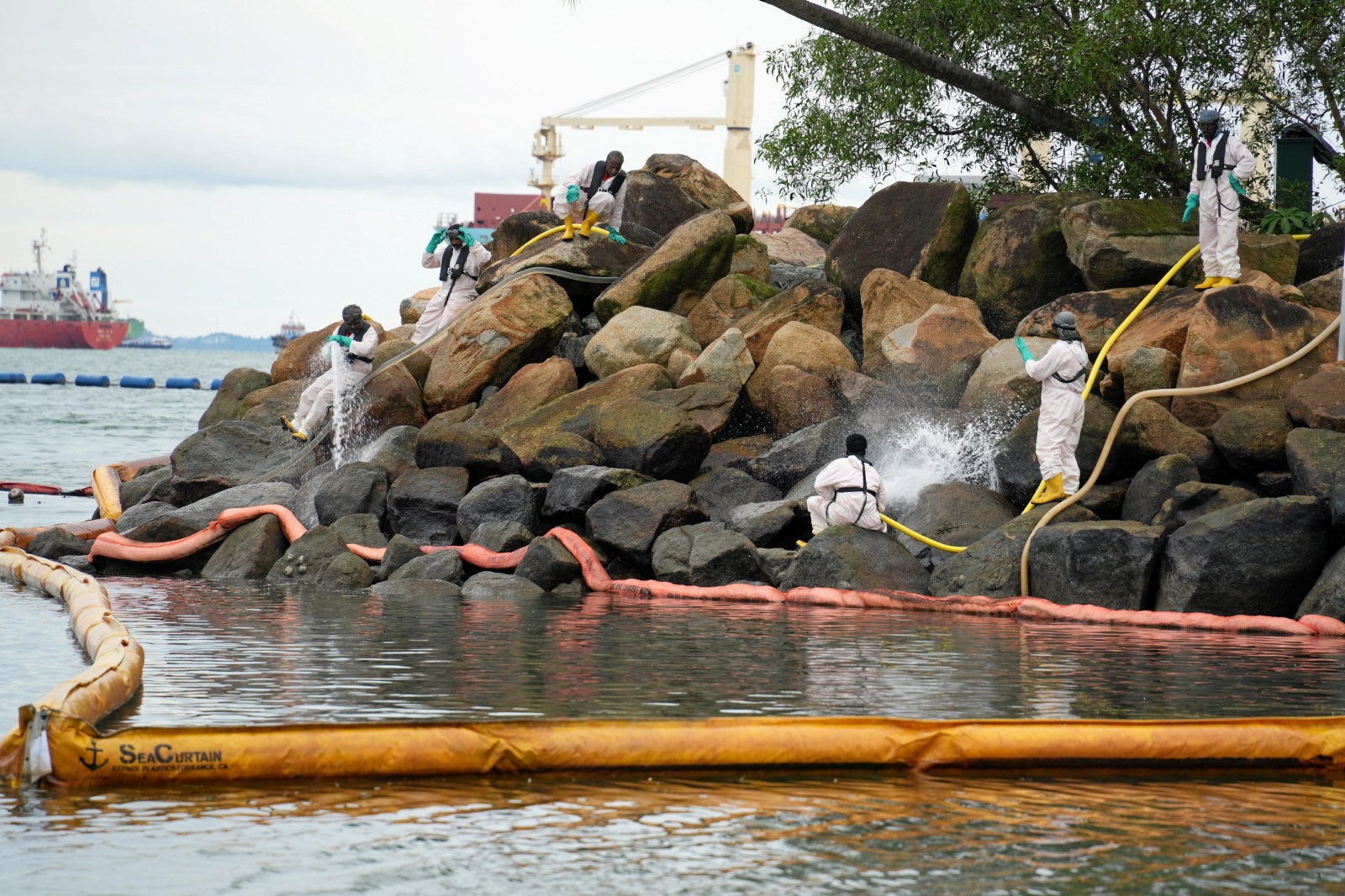 Safety lapses uncovered on ship involved in Singapore’s worst oil spill ...