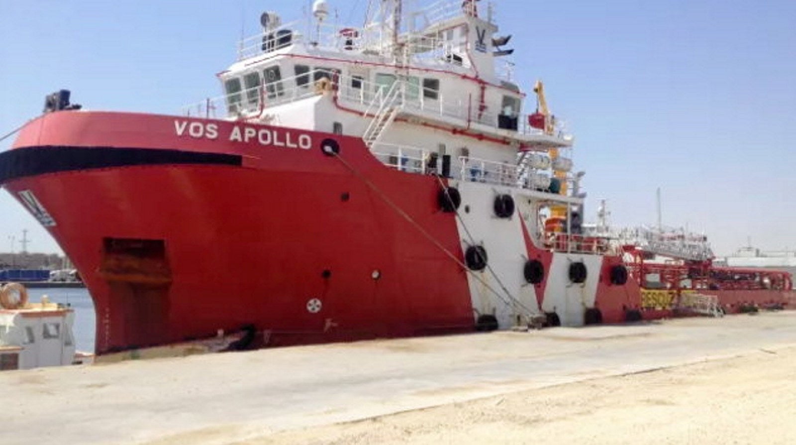 Bosphorus traffic halted after Vroon anchor-handler hit by rudder failure