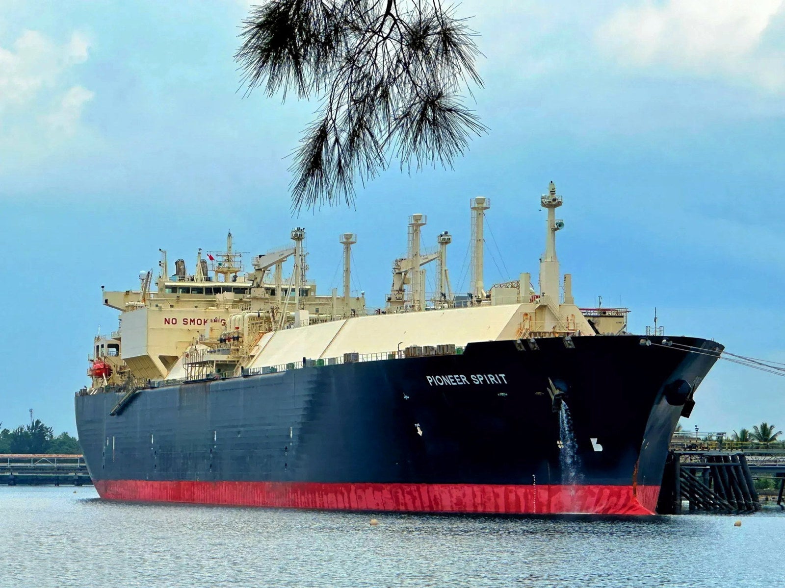 US-sanctioned LNG carrier transits Suez Canal after offloading Russian ...