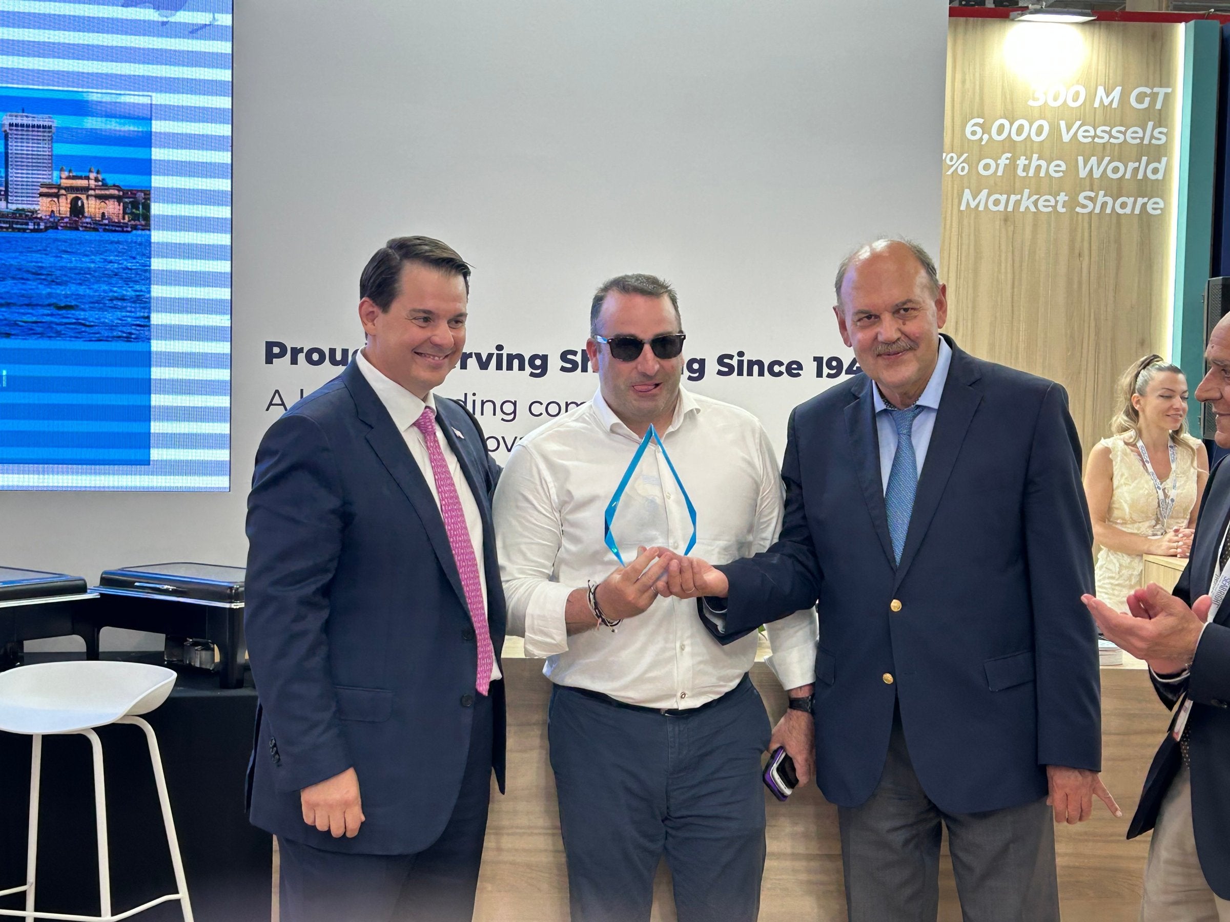 ‘The shoulders we’re standing on’: Top flags honor best Greek clients