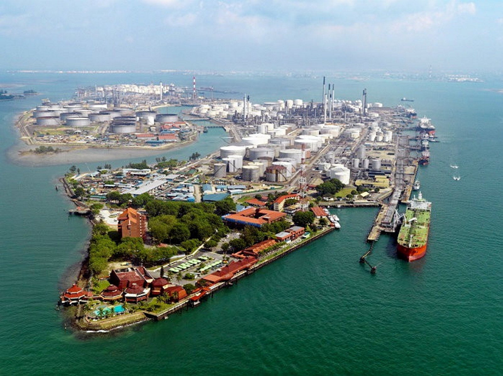 Three more charged over Shell marine gasoil theft in Singapore